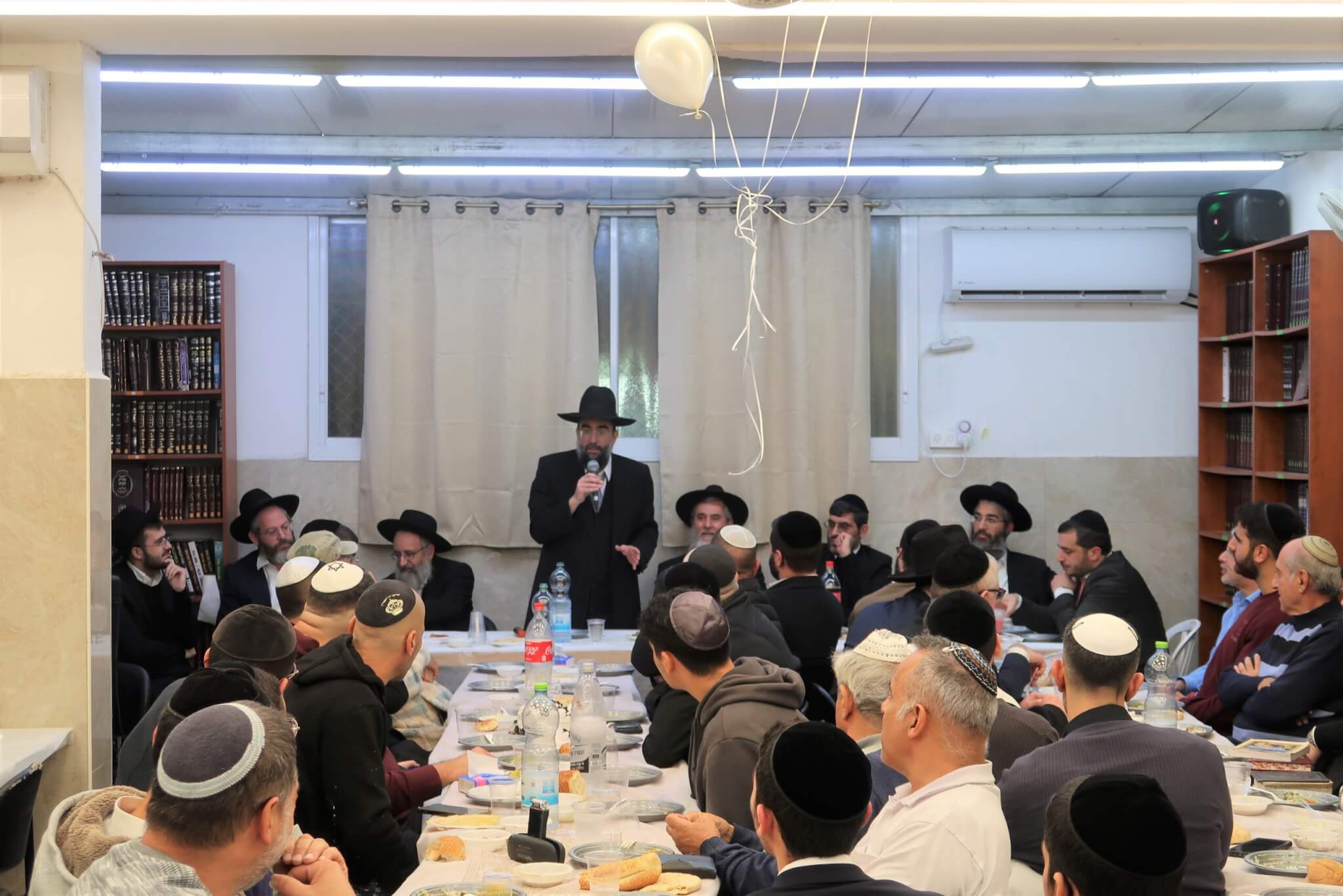 נועם התורה: המבצר הרוחני בלב קדימה-צורן שכובש את לב בני הנוער כותל המזרח