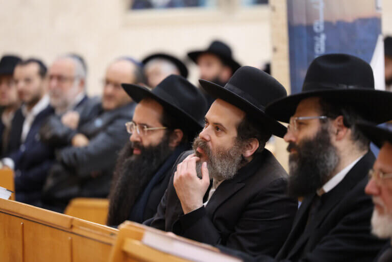 אשדוד: מעמד סיום הש"ס שנלמד על ידי האברכים לע"נ הרבנית כותל המזרח