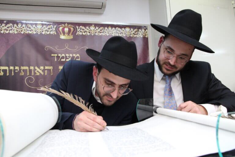 לזכרו של ראש הישיבה: בלב אליהו סיימו את הש"ס במעמד גדולי ישראל כותל המזרח