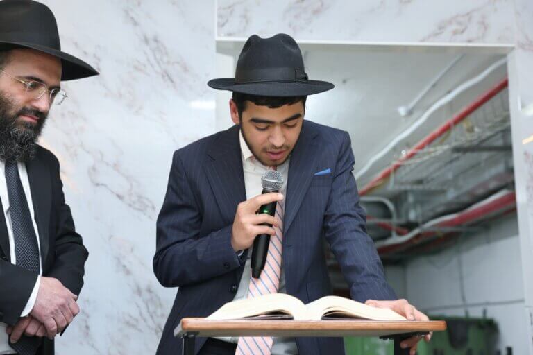 מעמד קבלת פנים לאסיר עולם התורה בישיבת 'ארחות דעת' אחר שהשתחרר מוקדם מן ...