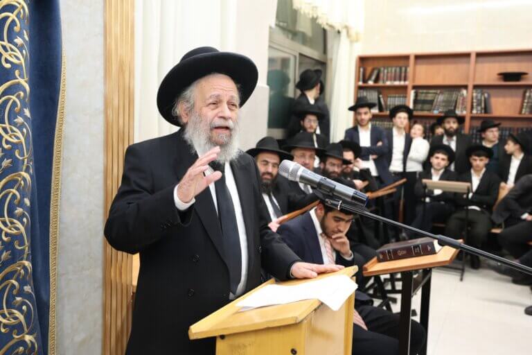 מעמד קבלת פנים לאסיר עולם התורה בישיבת 'ארחות דעת' אחר שהשתחרר מוקדם מן ...